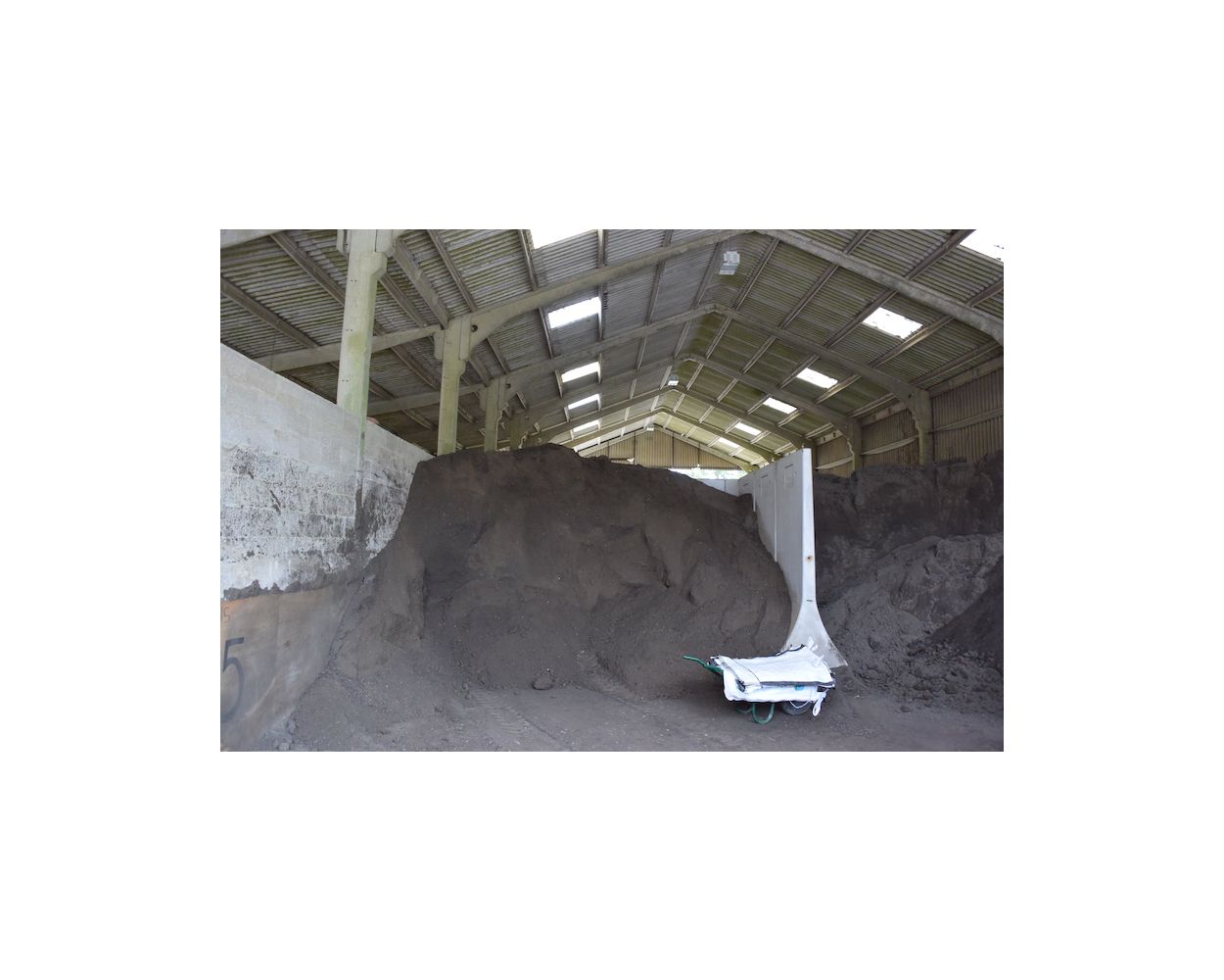 Bulk Loose Topsoil 13m3 - London Lawn Turf | London Lawn Turf Company